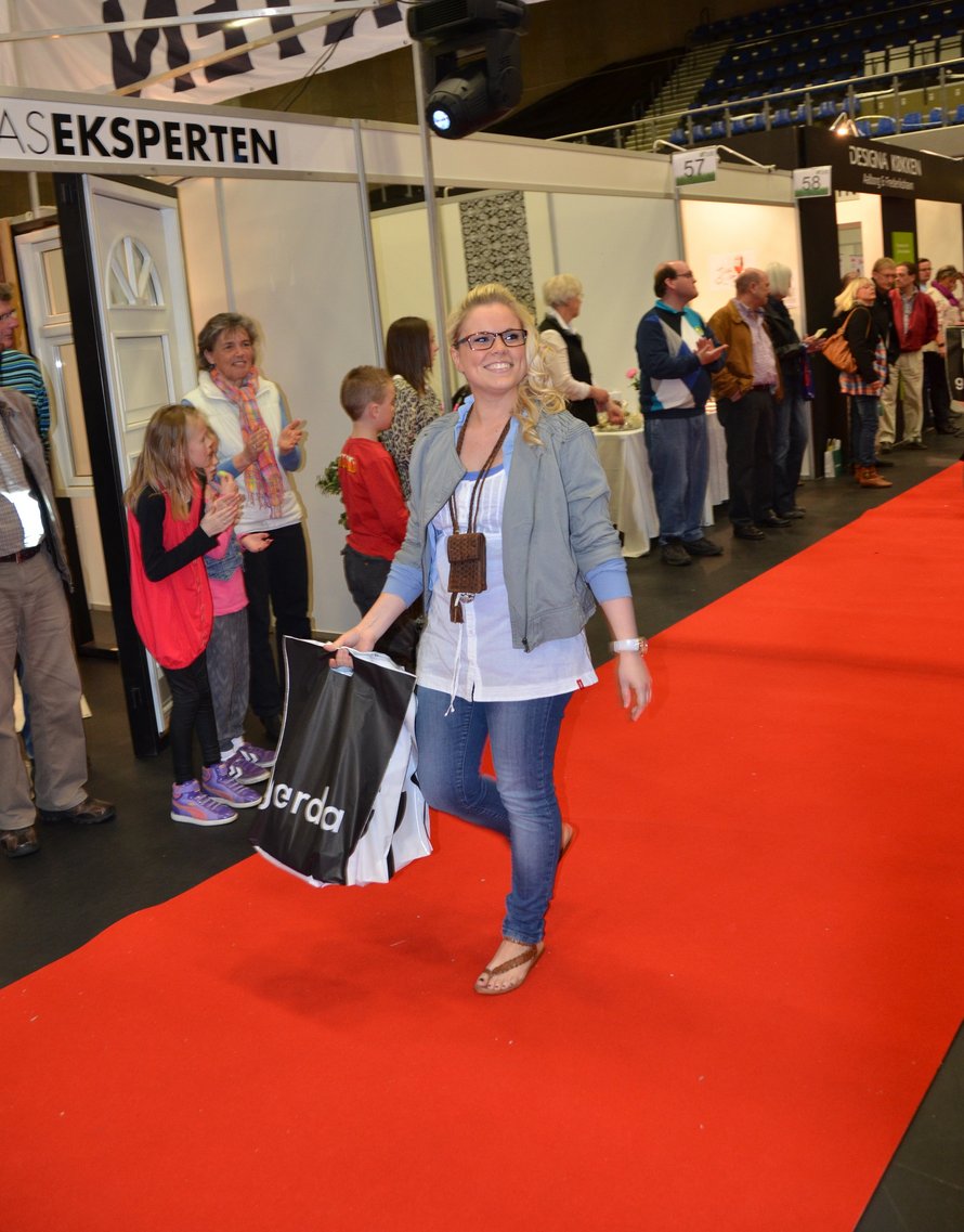 FREDERIK-modeshow på den røde løber i arenaen