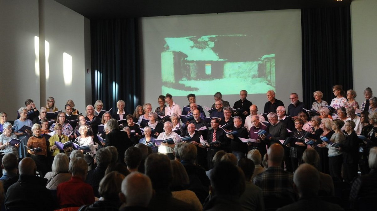 Fællessang i Det Musiske Hus: Sang skaber trivsel og glade hjerter