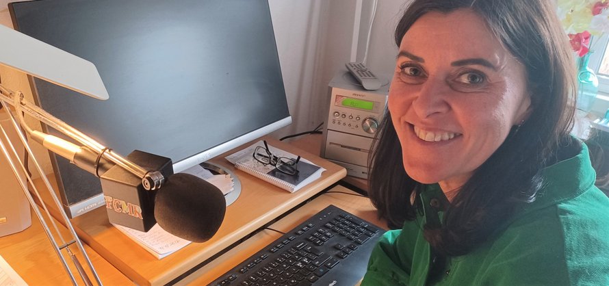 Tina har ja-hatten på og lader sig udfordre af livet