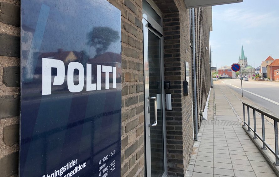 Drenge ville ryge hash i skur på kirkegård