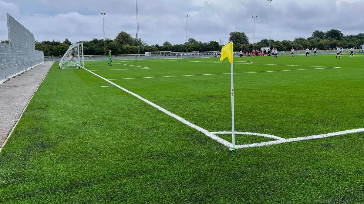 FfI Fodbold har investeret to millioner kroner i ny kunstgræsbane