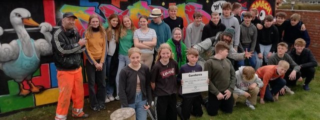 Skoleelever laver graffiti-kunst med Jonny Hefty