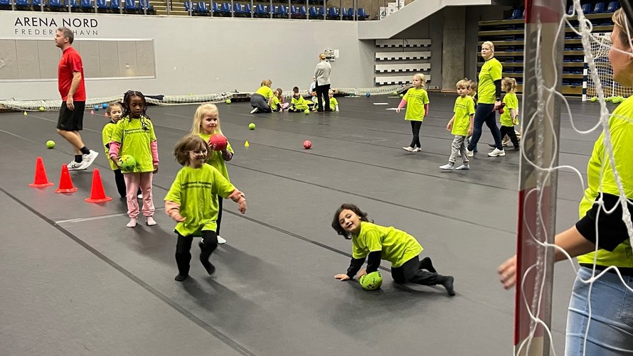 Børnehuset Hånbæk laver særlig gave til alle VM-spillere i Frederikhavn