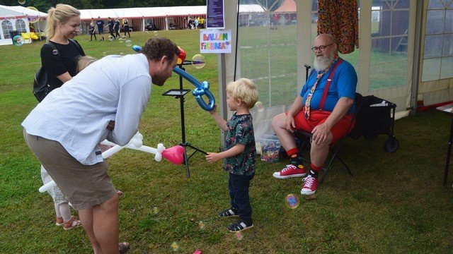 Årets Stafet For Livet indledes med afsløring af nyt poesiværk på Knivholt