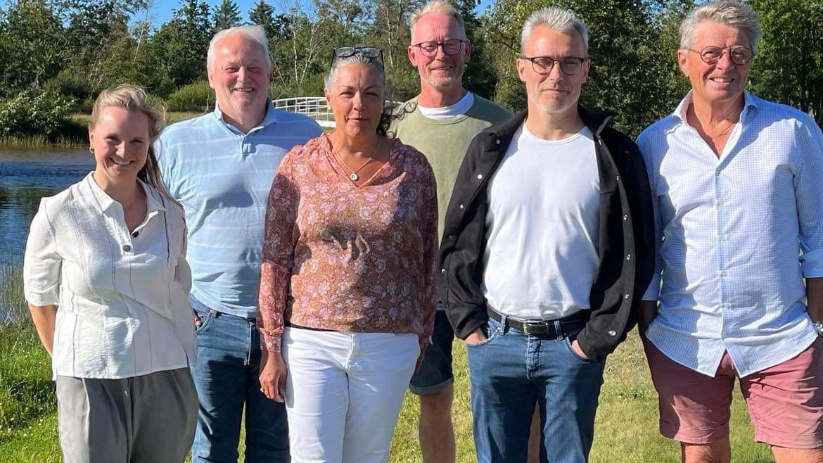 Ingen sidder og "klapper rumpe"