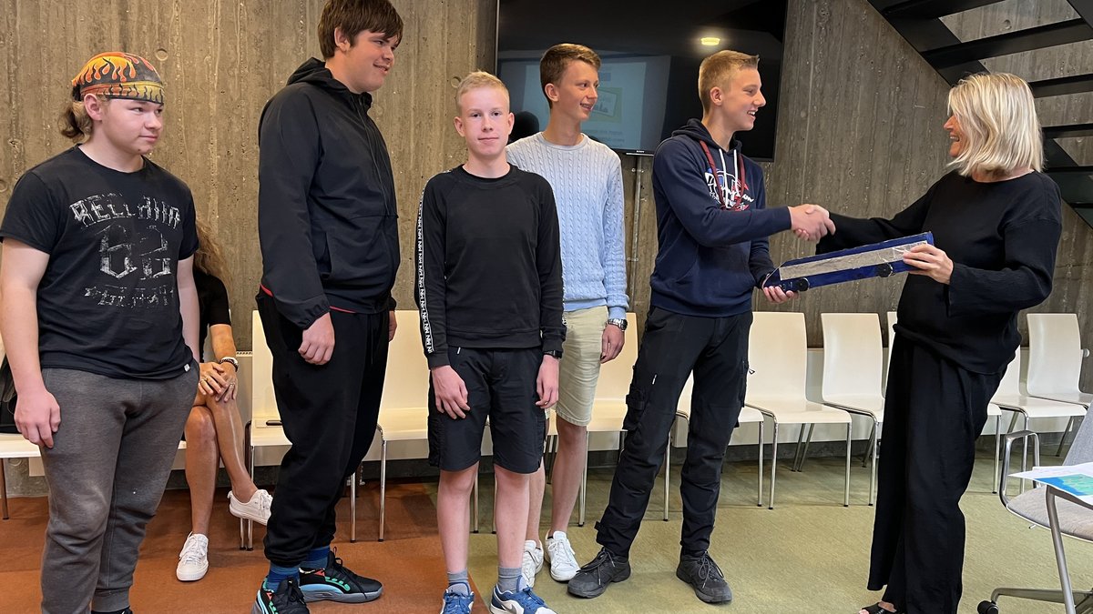 Elever fra Hørby-Dybvad Skole besøgte borgmesteren til demokratisk dialog