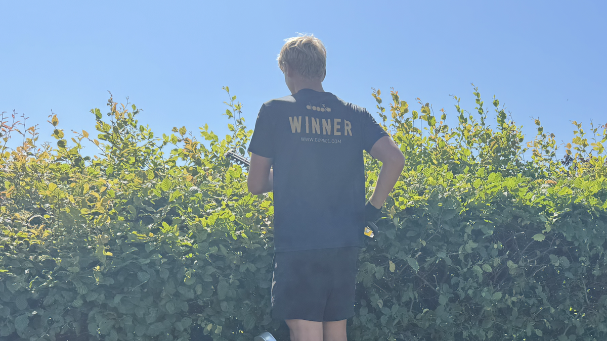 16-årig Emil Smith Ektvedt har startet sit eget firma: ES Haveservice