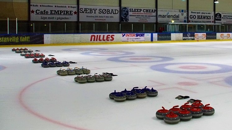 Lær curling i Iscenter Nord med professionel instruktør