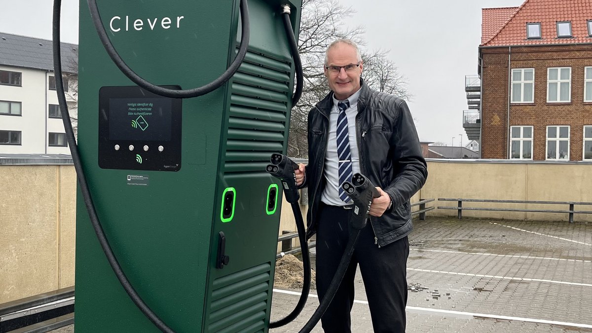 Mens du handler: Nu kan du lynlade din bil hos føtex i Frederikshavn