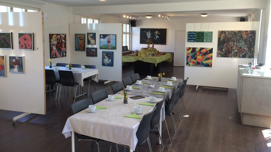 Påskeudstilling på Kvissel Station - med kunst og kaffe samt modeltog