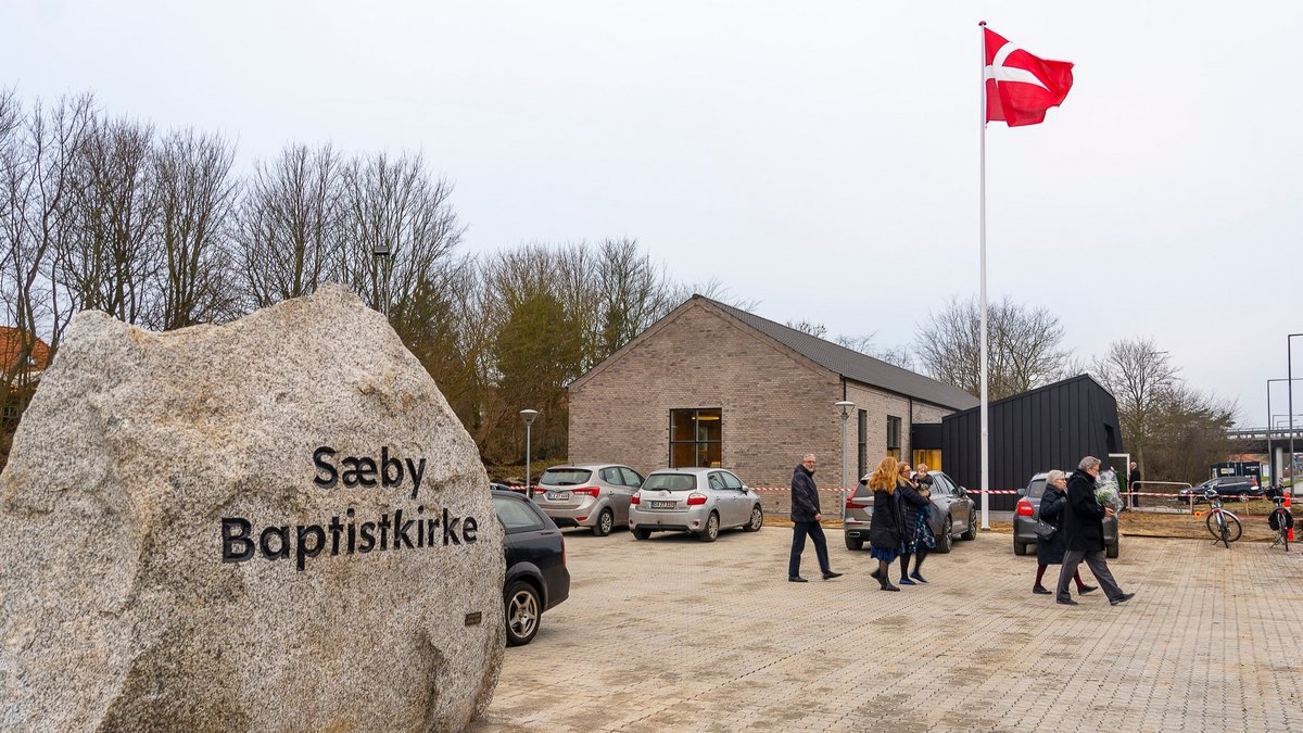 Over 200 gæster til indvielsesgudstjeneste i Sæby Baptistkirke