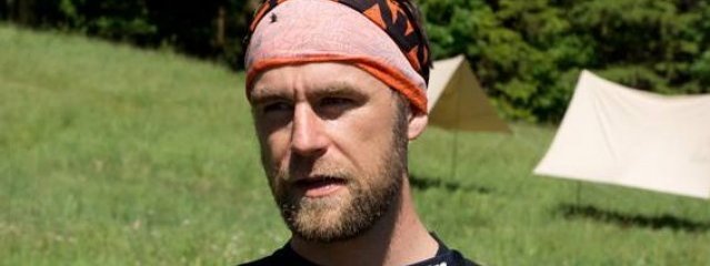 John løber penge ind til sin kræftramte kammerat