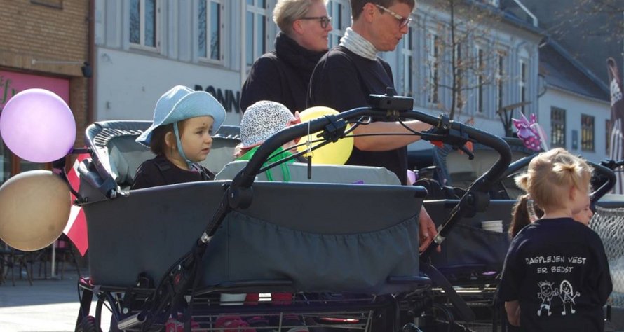 Dagplejens Dag blev fejret med sang på Fisketorvet