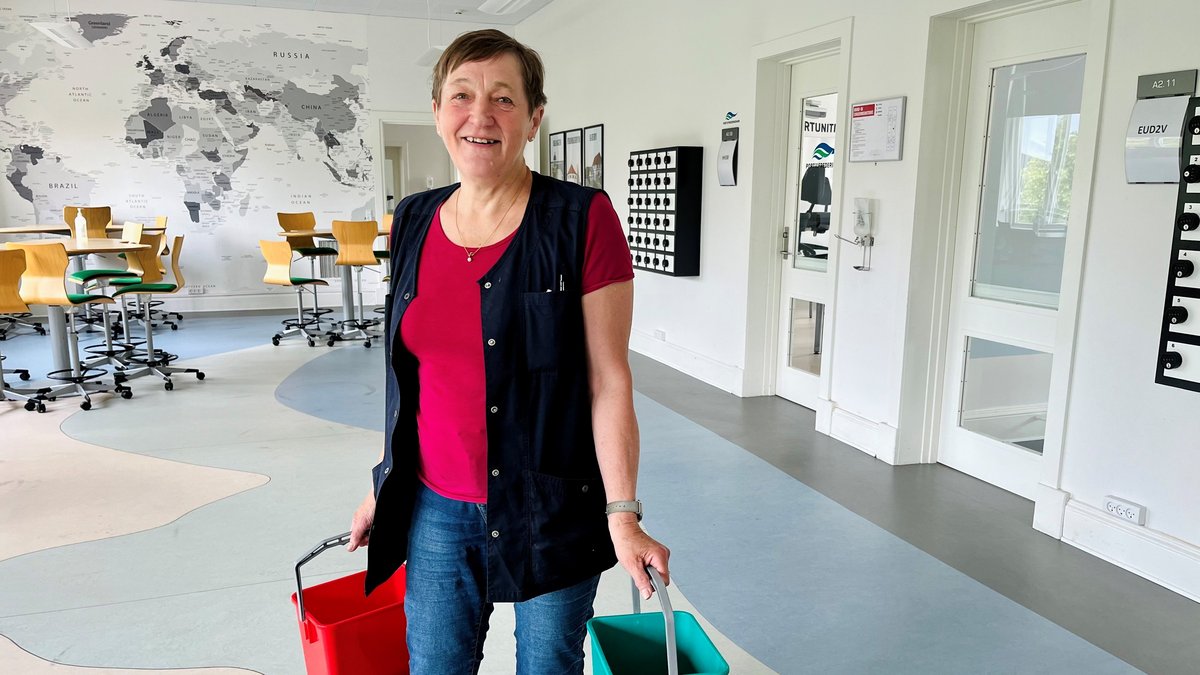 Jytte er 70 år og oldemor, men gør fortsat rent på Frederikshavn ...
