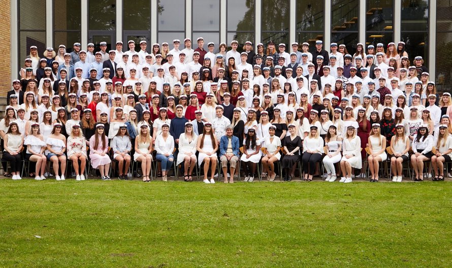 Dimission på gymnasiet med 236 glade elever