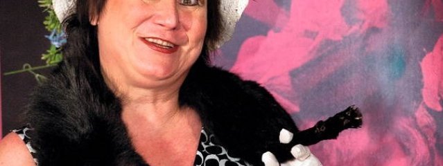 Ældre borgere inviteret til Lily Broberg-forestilling