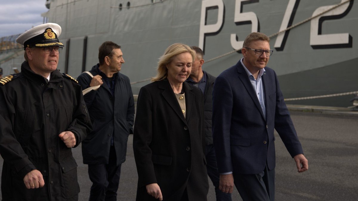 Mona Juul og John Lamp Henriksen besøgte Flådestation Frederikshavn