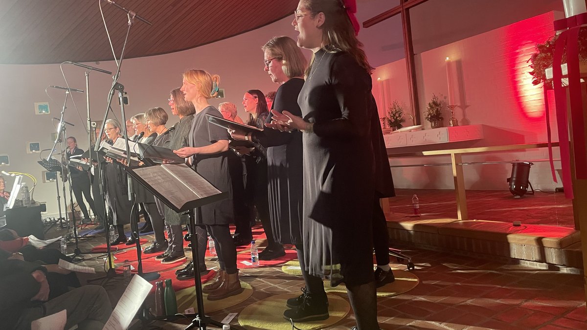 Rytmisk Kor spreder julestemning i tre lokale kirker