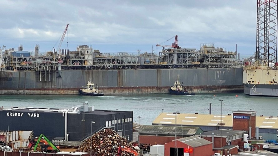 Nu er der igen slæbebåde, som hjælper Zafiro Producer i Frederikshavn