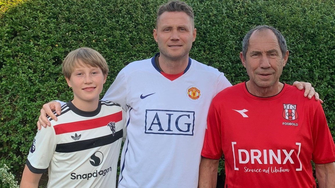 Tre generationer på fodboldbanen - og kampen sluttede 11-11