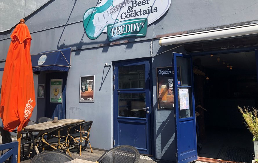 Freddy's Bar: Spændende navne på plakaten i juli