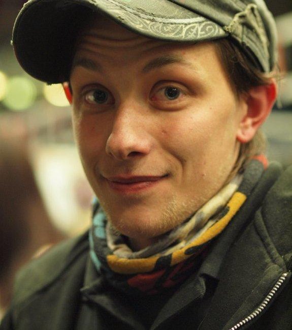 Jonas hang i kroge oppe under taget i Arena Nord