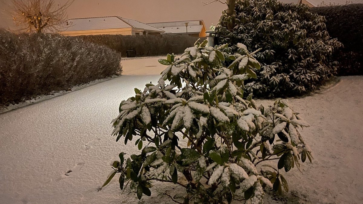 Med sæsonens første sne fulgte høje tordenbrag og lyn